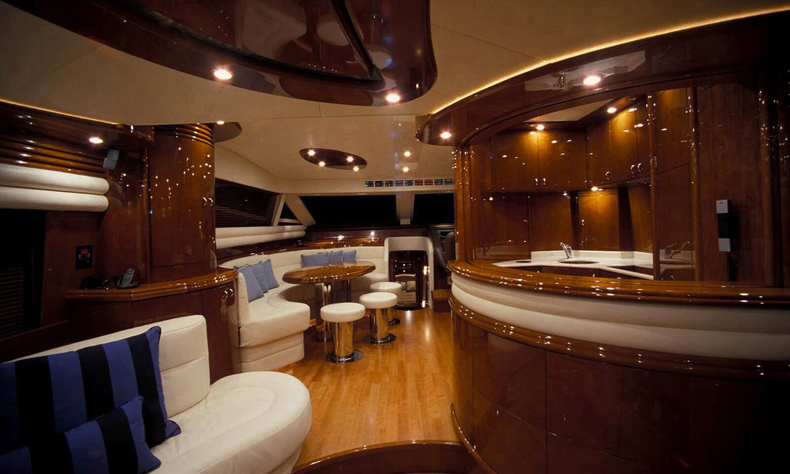 Yacht "Dominator 68" - ALI Parquets | Tradizionali e Prefiniti in 100% legno massello